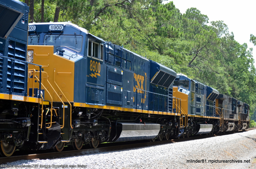 CSX 8900